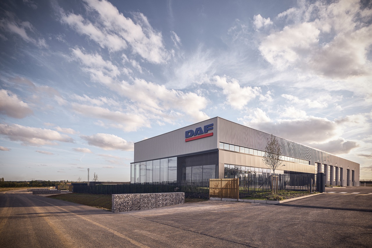 DAF Trucks opens second dealership in Paris - DAF Trucks N.V.